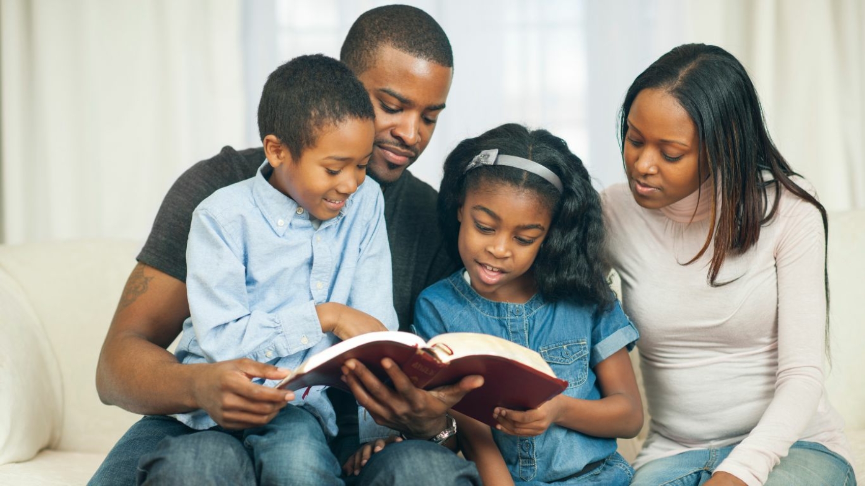 Devocional #42: Una familia que ora unida, permanece unida.